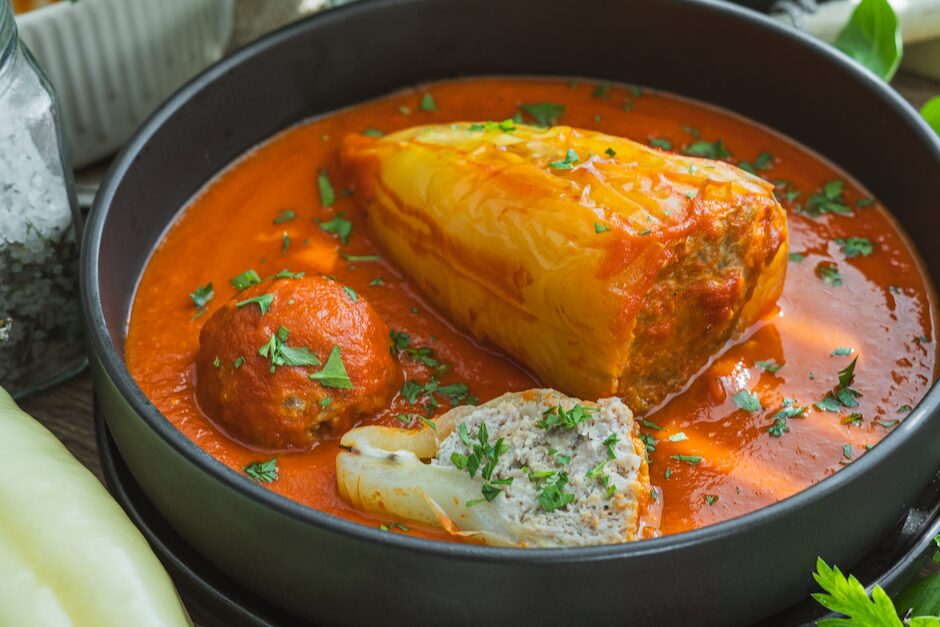 Plnená paprika s paradajkovou omáčkou - Varíme.blog